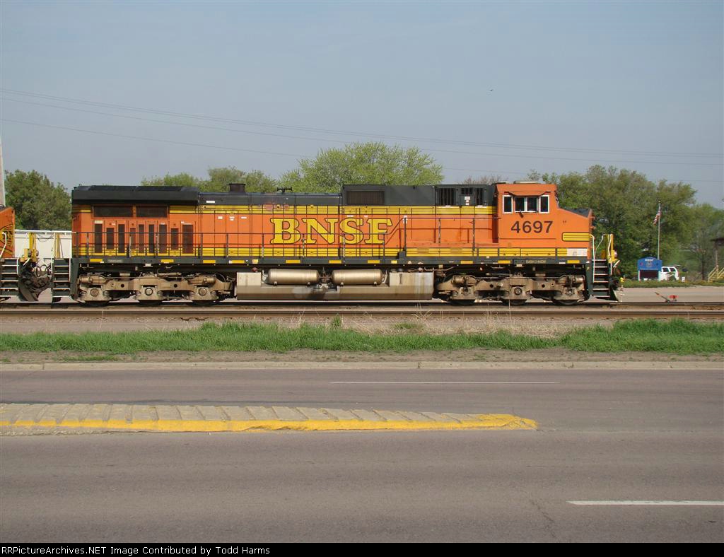 BNSF 4697